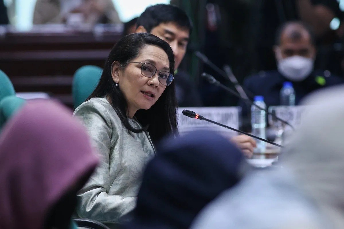 TV PATROL: Sen. Hontiveros naghain ng cyber libel complaint vs 'alias Rene' | ABS-CBN News