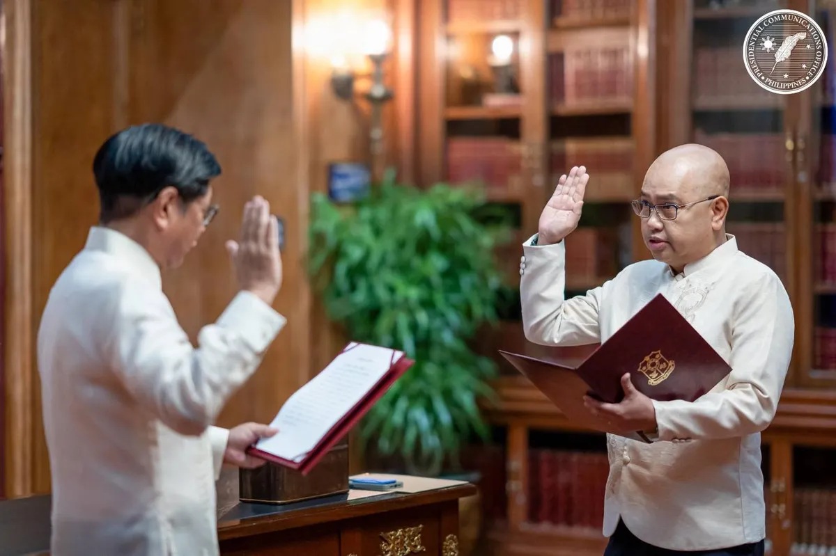 Dave Gomez takes oath as Marcos Jr.’s 5th PCO chief | ABS-CBN News