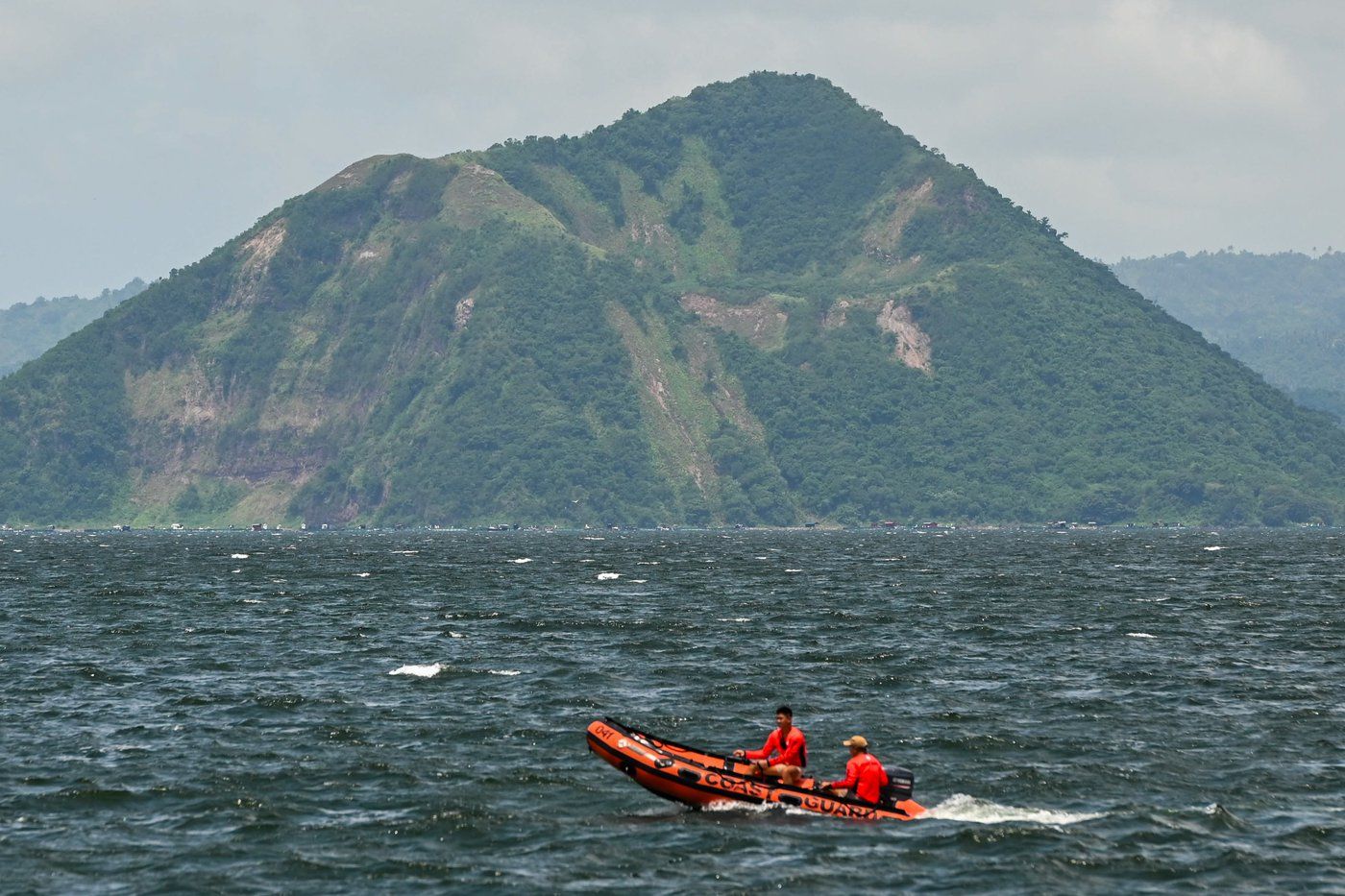 TV Patrol: PCG divers walang natagpuang panibagong sako na posibleng may buto ng tao sa Taal ...