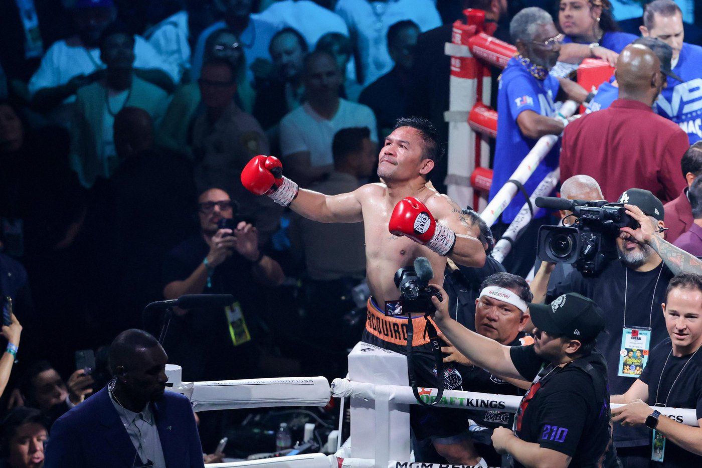 In boxing comeback, inspired Pacquiao battles Barrios to majority draw ...