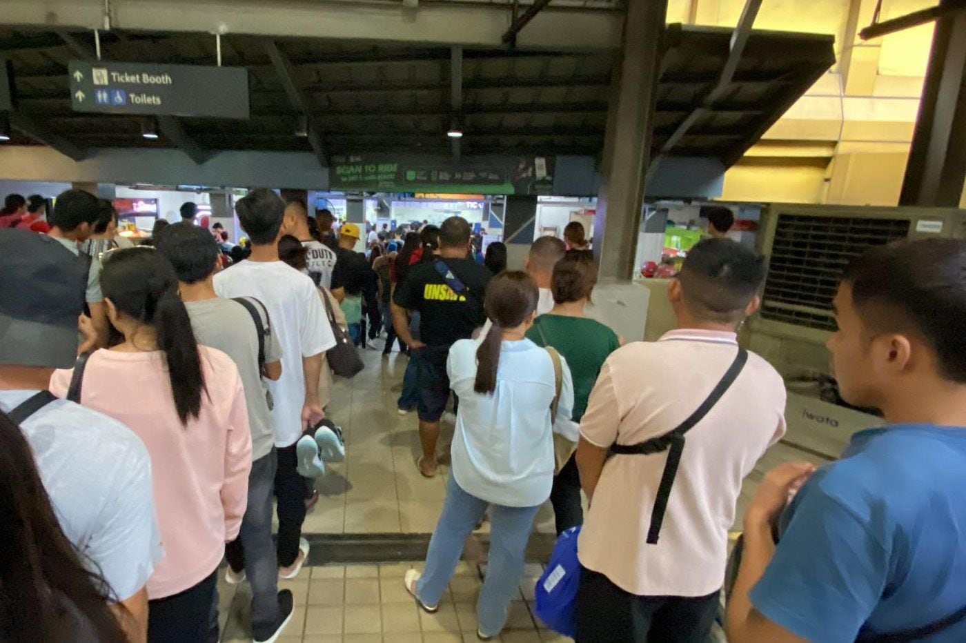 Commuters avail of MRT, LRT free rides amid rains | ABS-CBN News