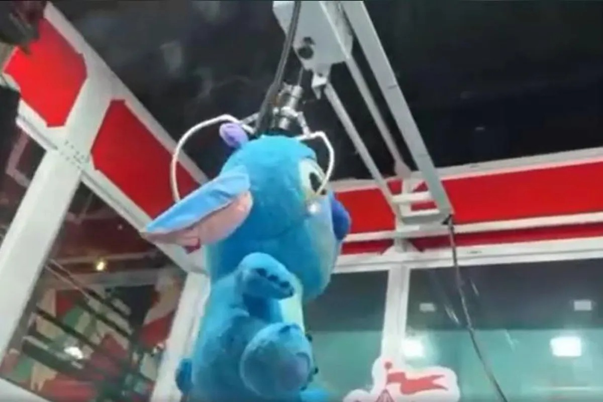 Cebu City records world’s largest claw machine | ABS-CBN Lifestyle