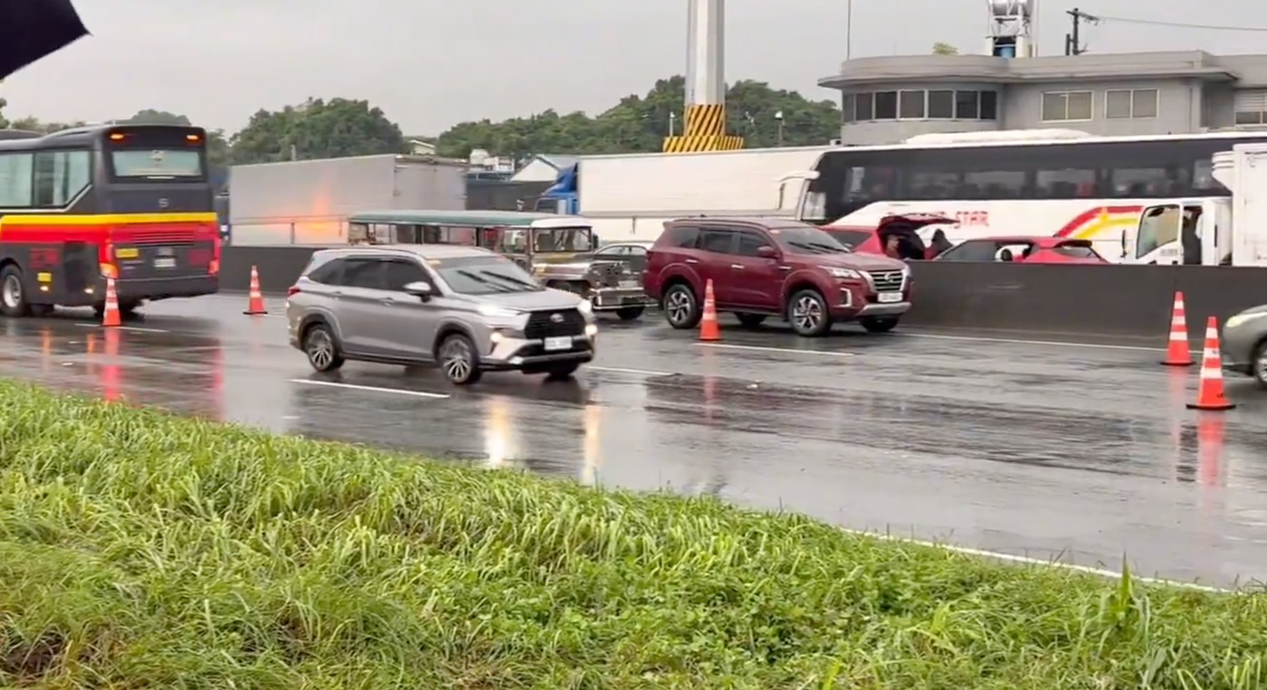 36 vehicles stalled in NLEX floods | ABS-CBN News