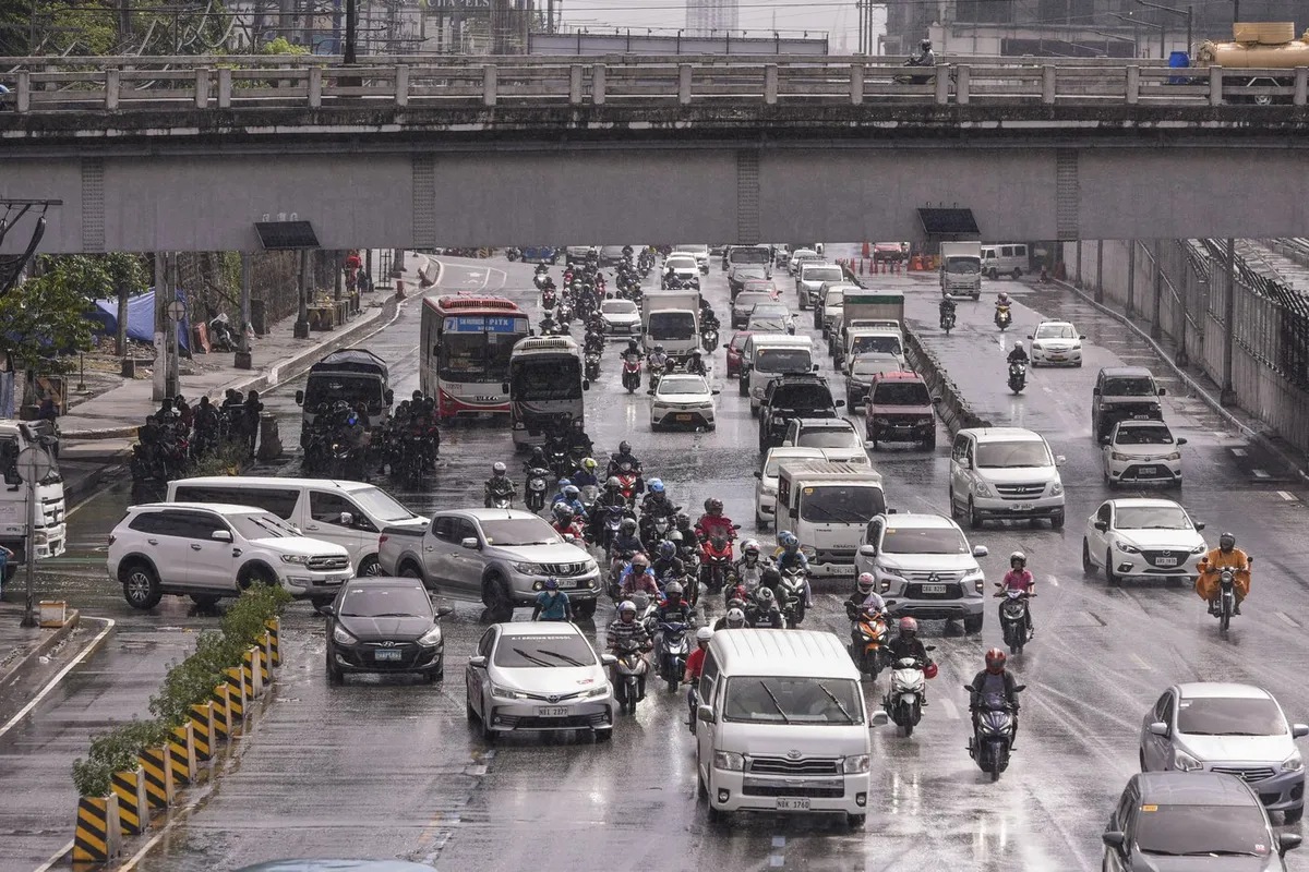 Is the MRT-7 to blame for flooding on Commonwealth? San Miguel answers ...