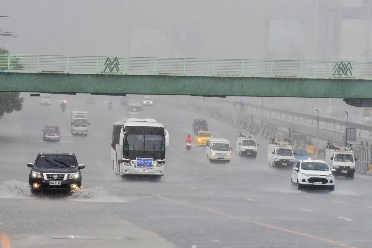 MMDA to widen drainage inlets along Commonwealth to address floods | ABS-CBN News