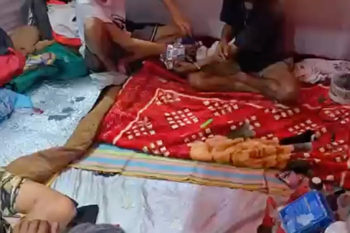 4 lalaki nahulihan ng droga sa loob ng evacuation center sa Taguig | ABS-CBN News