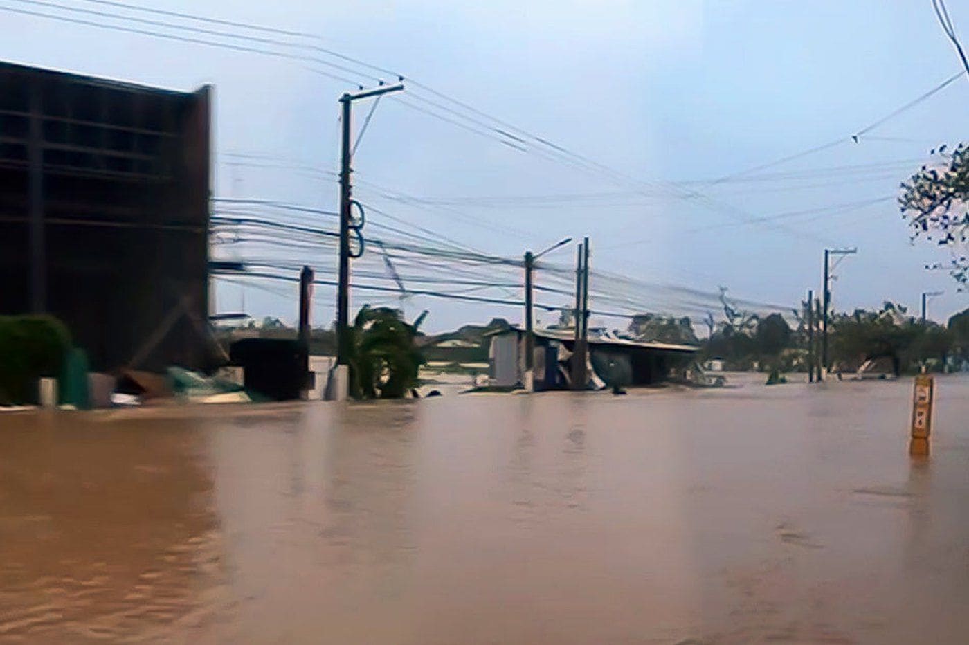 National highway sa Bauang, La Union, binaha dahil sa Bagyong Emong | ABS-CBN News