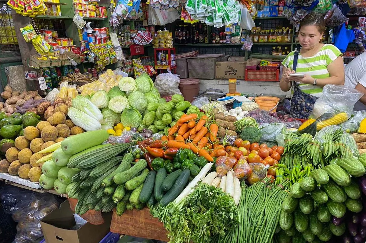 Vegetable prices soar in Kamuning Market days after bad weather | ABS ...