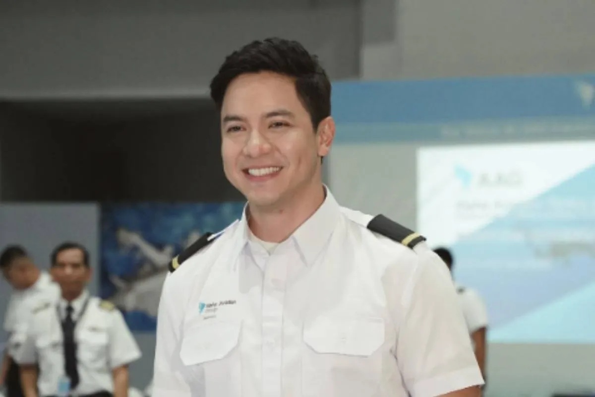 Alden Richards begins journey as pilot trainee at Pampanga aviation school | ABS-CBN Entertainment