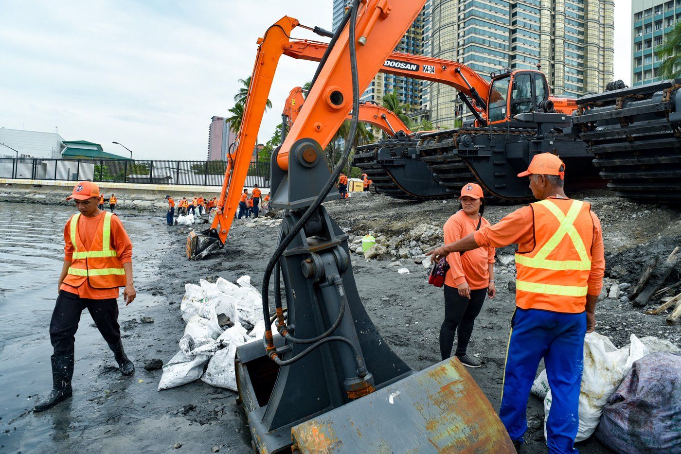DPWH seeks P5-B for dredging, desilting operations in 2026 | ABS-CBN News