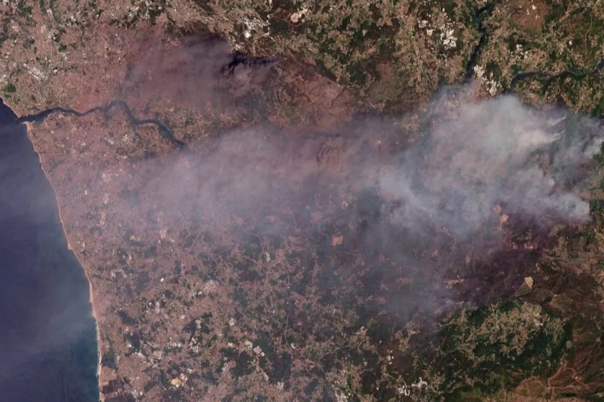 Before and after satellite images of Porto show extent of wildfires ...