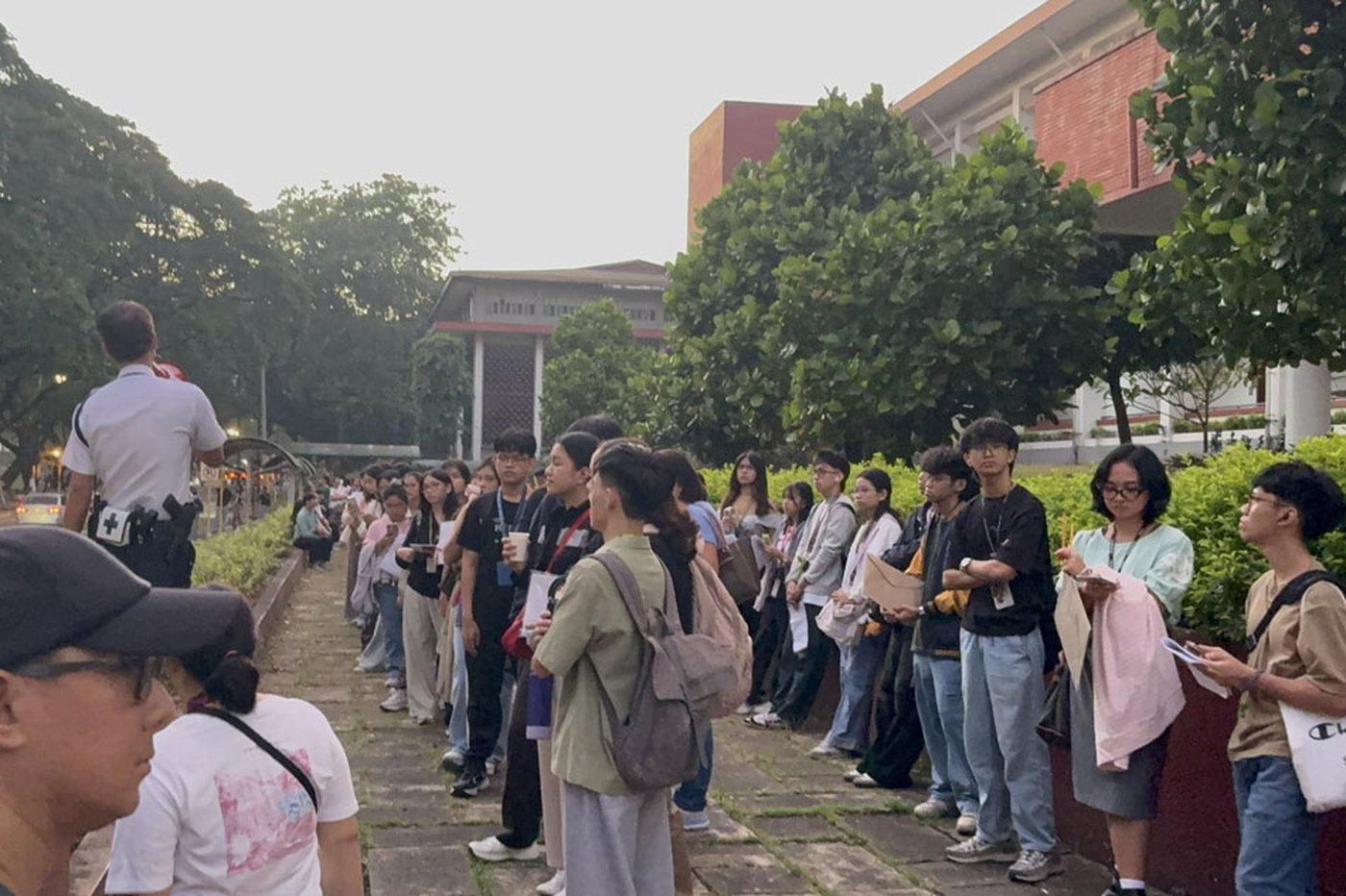 Students arrive in Diliman before dawn for UPCAT | ABS-CBN News