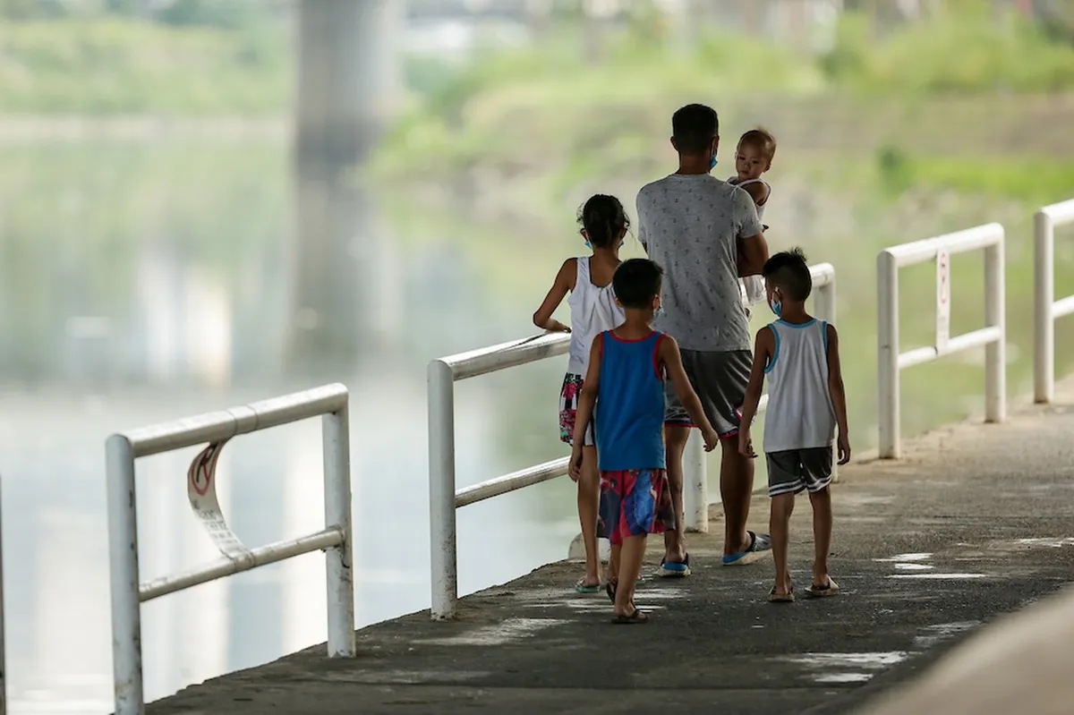 SWS: 49% of Filipino families rate themselves as poor in second quarter ...