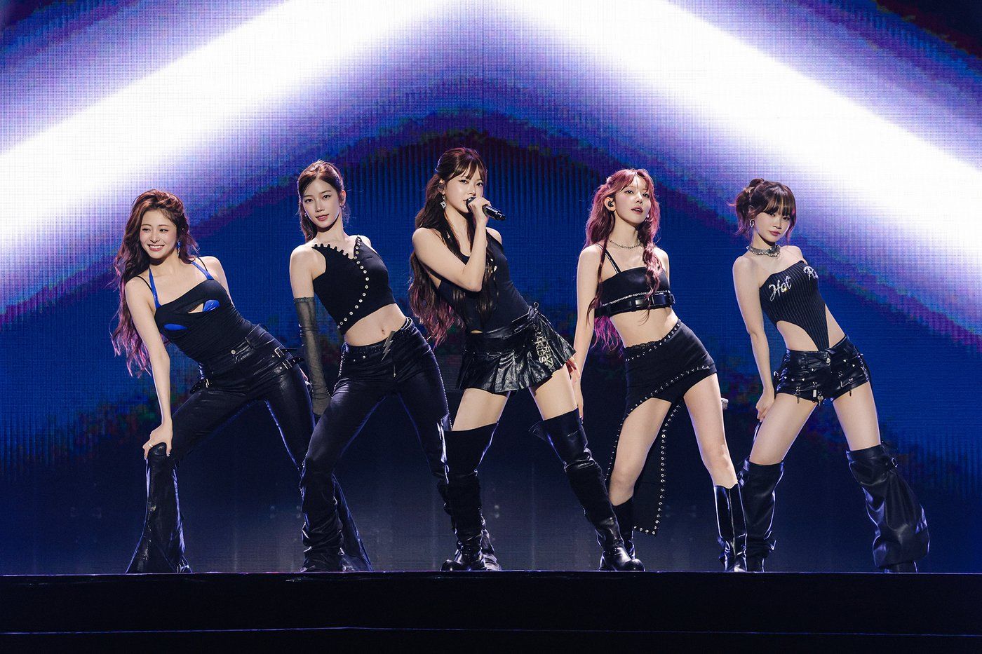 LE SSERAFIM gets PH fans going crazy in sold-out concert | ABS-CBN ...