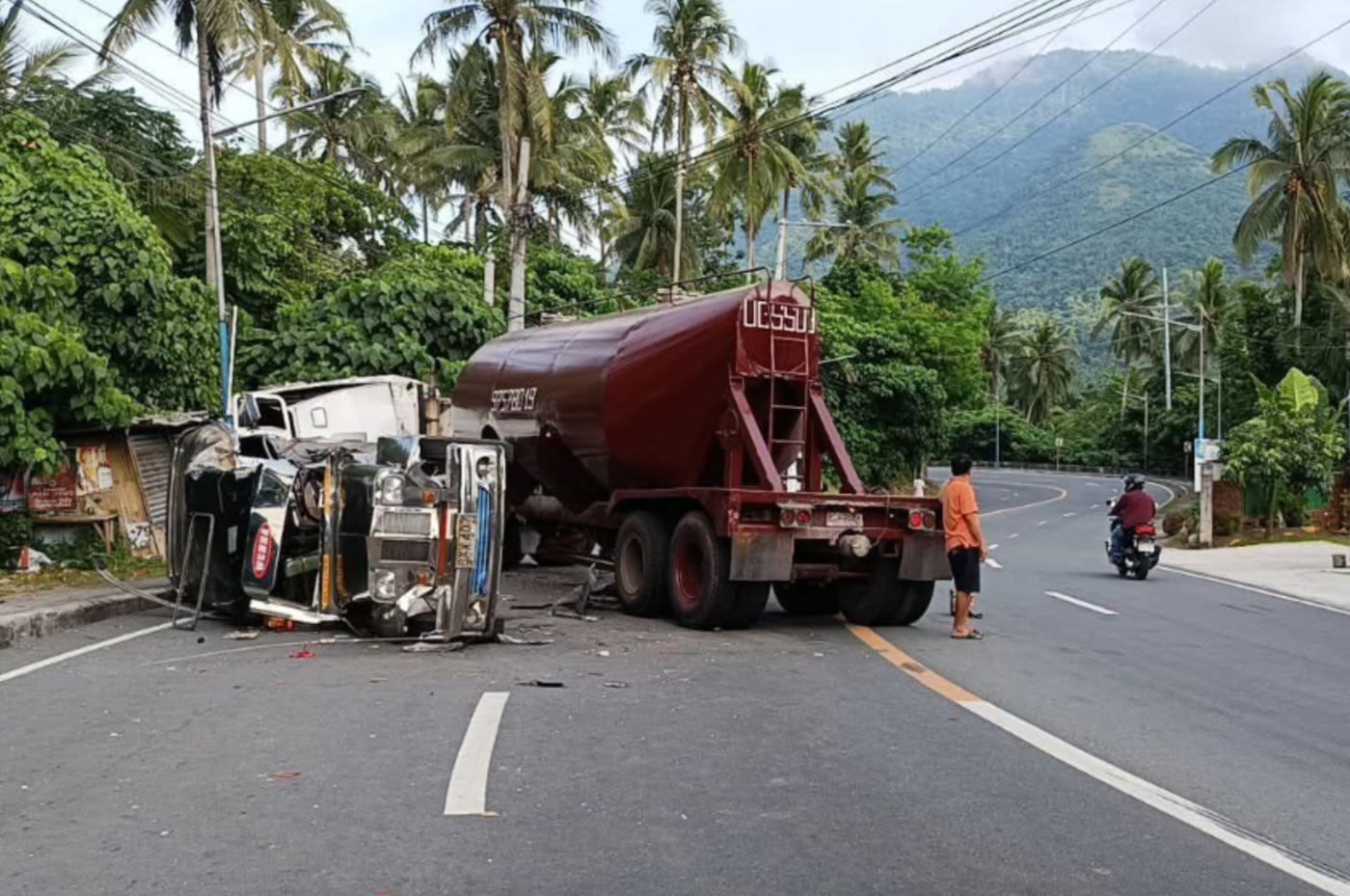 1 killed, 11 wounded after collision of truck, jeepney in Batangas ...