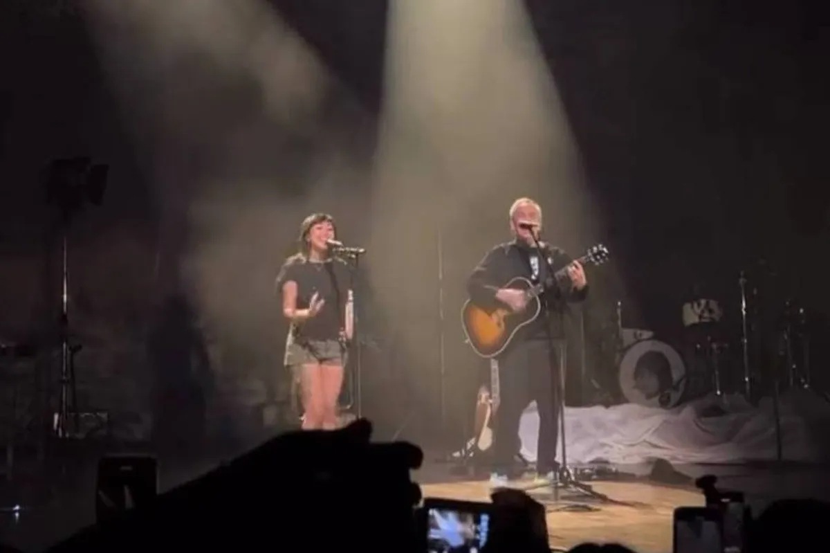APO's Jim Paredes shares musical moment with Beabadoobee at concert ...