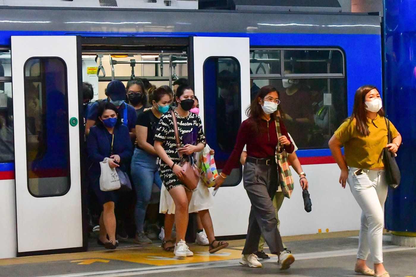 MRT-3 speed back to normal after 'signaling issue' | ABS-CBN News