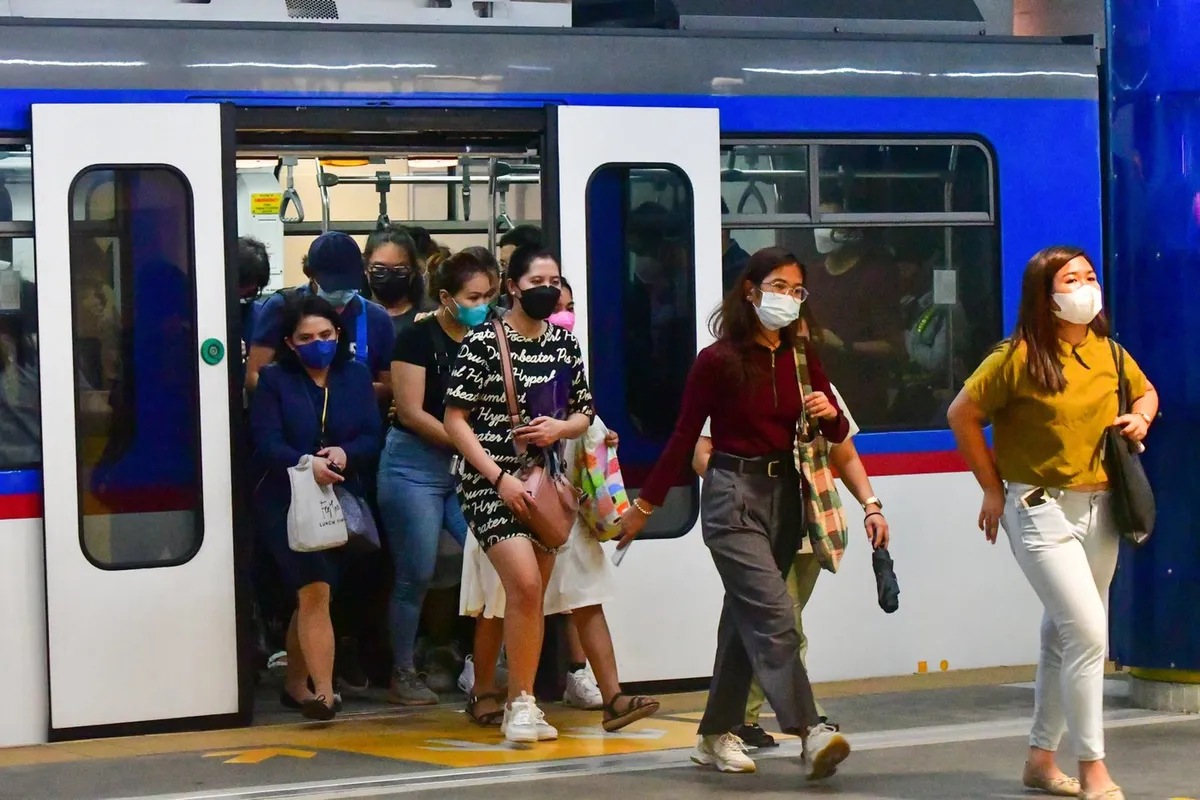 MRT-3 speed back to normal after 'signaling issue' | ABS-CBN News