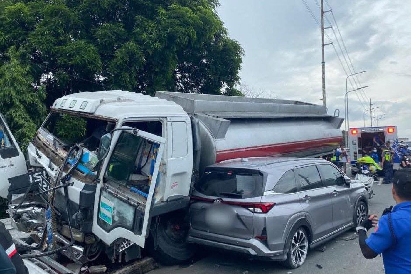 5 sasakyan nagbanggaan sa Mabini Bridge; 3 sugatan | ABS-CBN News