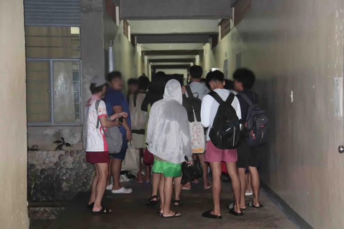 Floods force 500 Visayas State U dormers to flee | ABS-CBN News