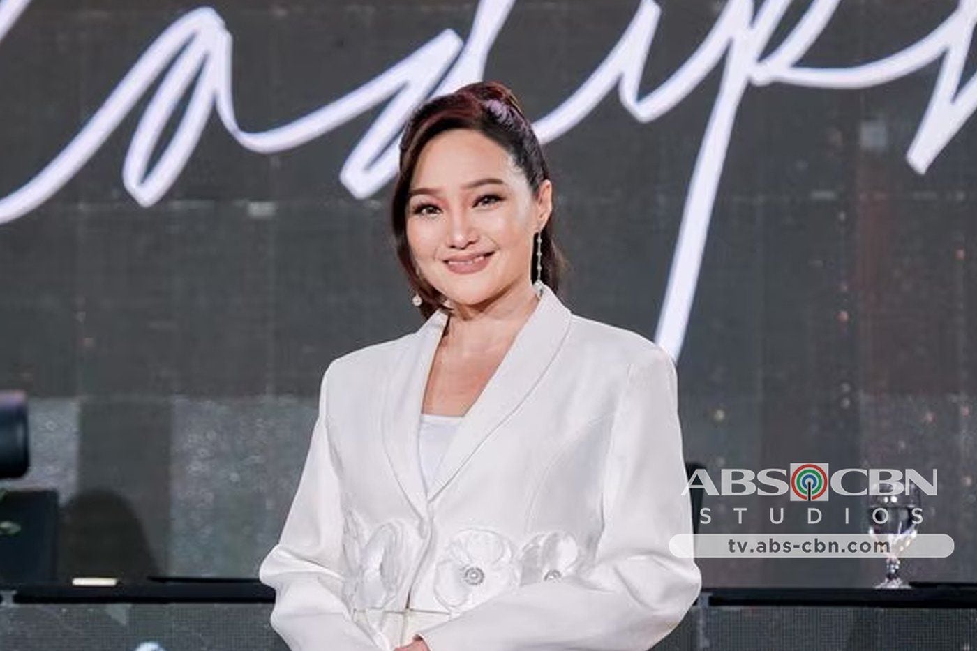 Gladys signs with Star Magic, hopes to do more series, hosting ...
