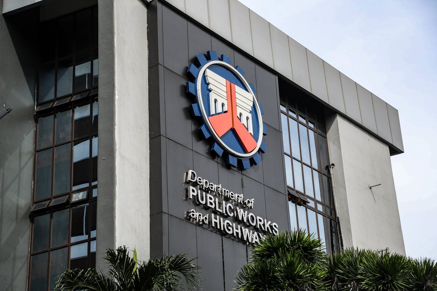 DPWH suspends application for 'personal travel' of all personnel amid probe | ABS-CBN News