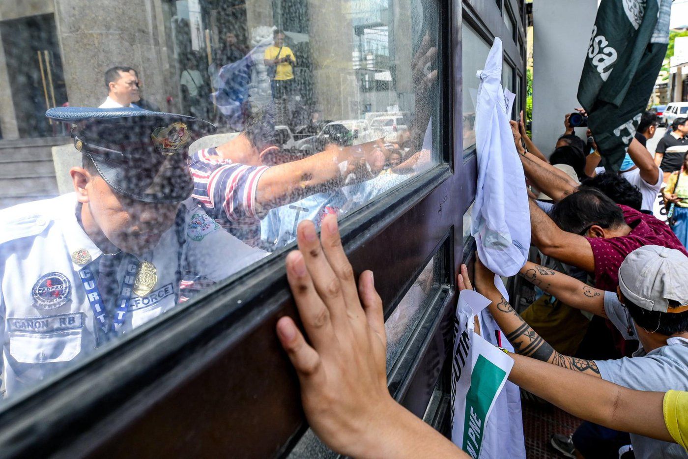 'Let's not resort to violence,' Vico Sotto tells protesters at Discaya ...