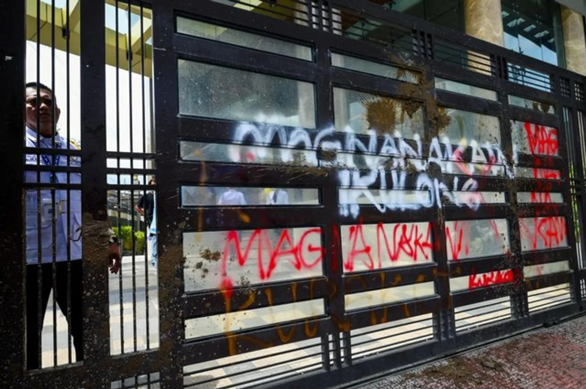 WRAP: Anger over 'ghost' flood control projects overflows onto the ...