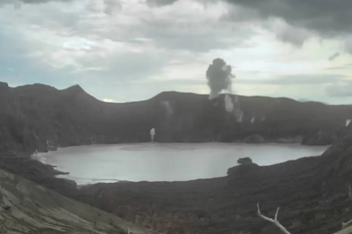 Taal Volcano spews 300-meter high plume | ABS-CBN News
