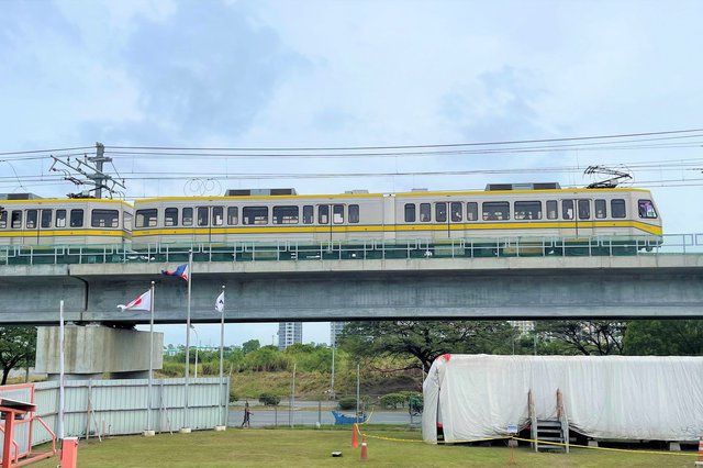 LRT-1 resumes operations after technical problem | ABS-CBN News