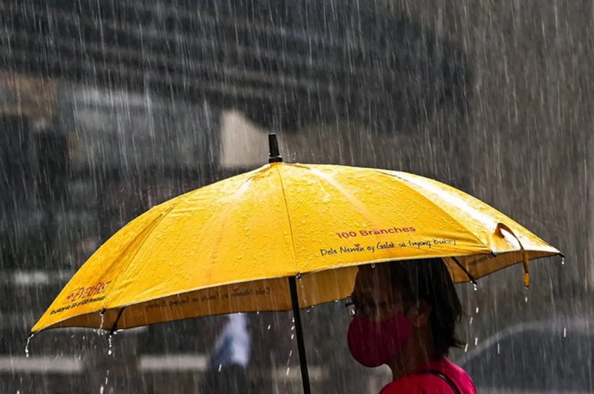 Sudden downpour causes flooding in parts of Metro Manila | ABS-CBN News