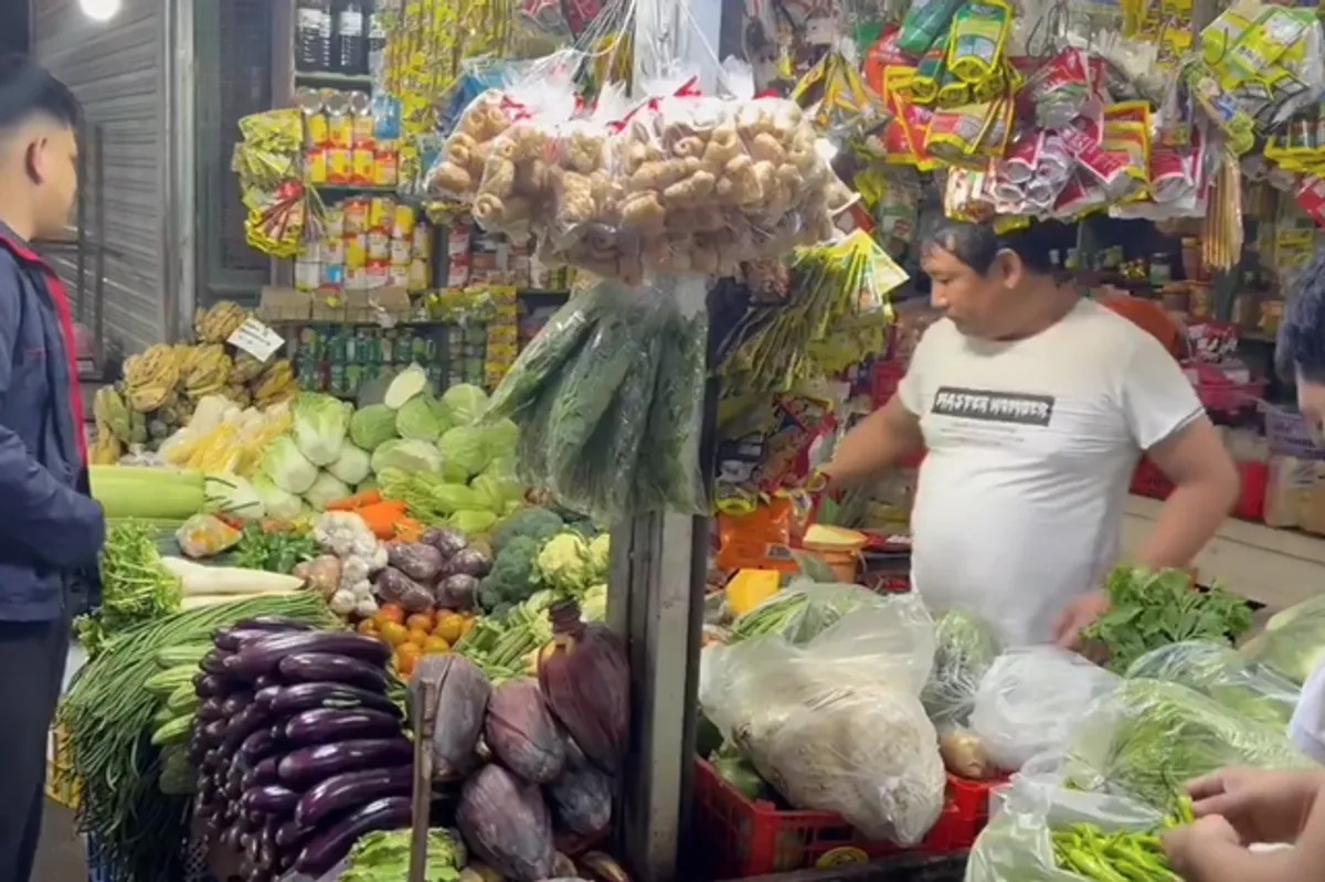 Ilang gulay sa Kamuning Market taas-presyo matapos ang mga bagyo | ABS-CBN News