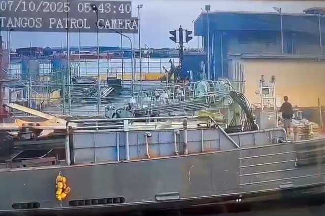 Ship hits Navotas floodgate again; MMDA assessing damage | ABS-CBN News