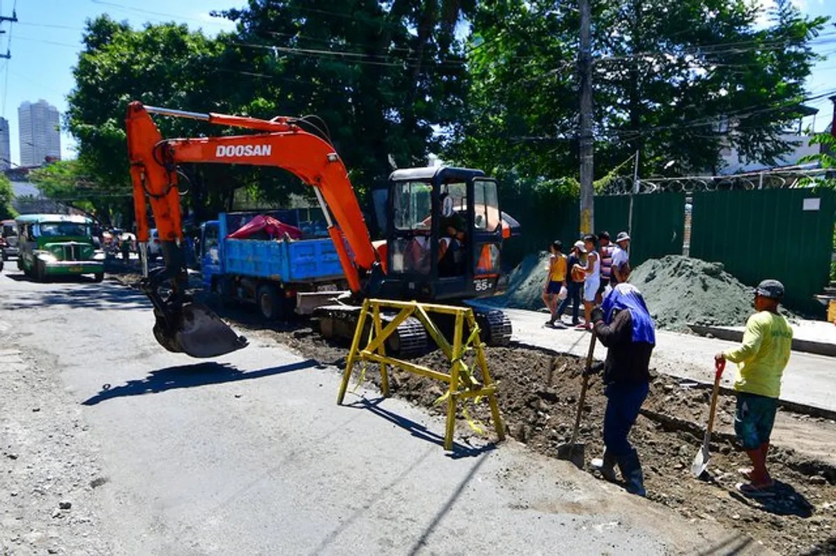 'Pinagkakakitaan': DPWH indefinitely suspends road reblocking ...