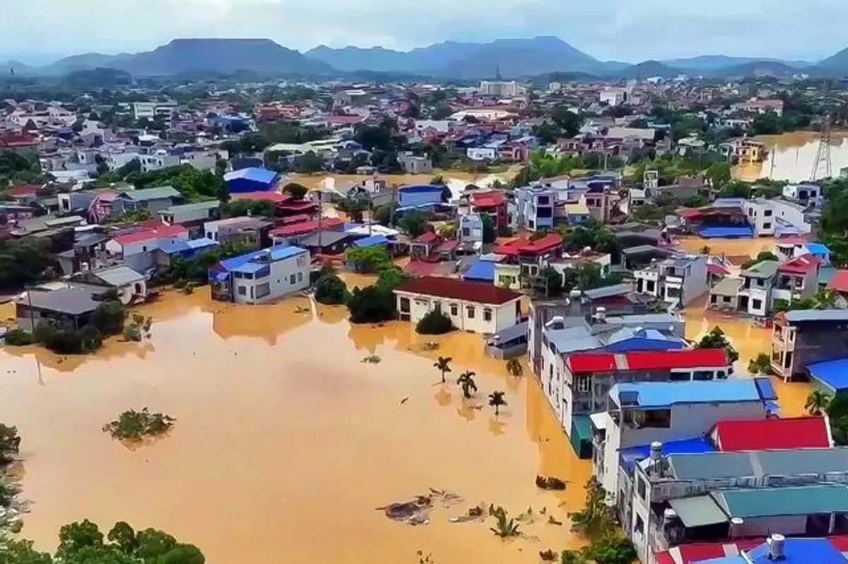 Post-typhoon record floods leave trail of destruction in Vietnam | ABS ...