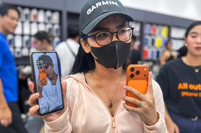First in line to get iPhone 17 shrugs off online bashing | ABS-CBN News