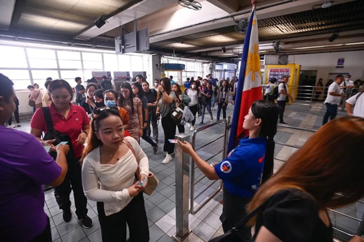 MRT-3 to deploy 4-car trains to ease rush hour queues | ABS-CBN News
