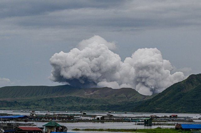 Series of minor eruptions of Taal Volcano forces residents to evacuate ...