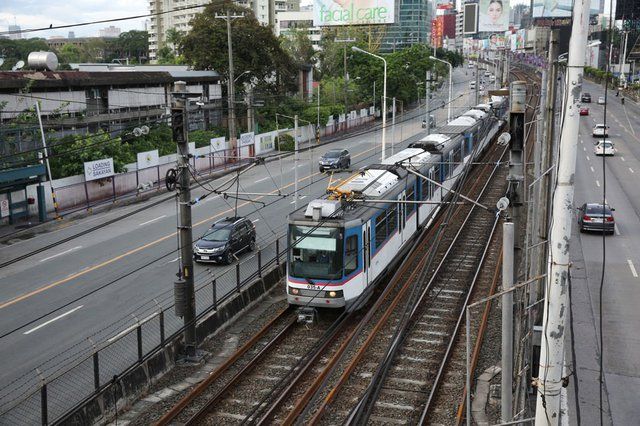 MRT-3 train stalls in Cubao | ABS-CBN News