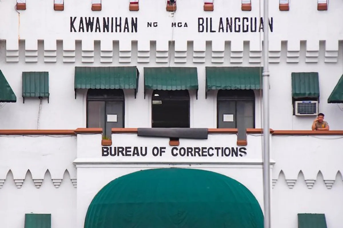 BuCor officer nahulihan ng umano'y shabu sa supot ng pandesal | ABS-CBN ...