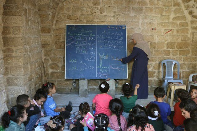 Schools but no books: Gaza's children return to makeshift classrooms ...