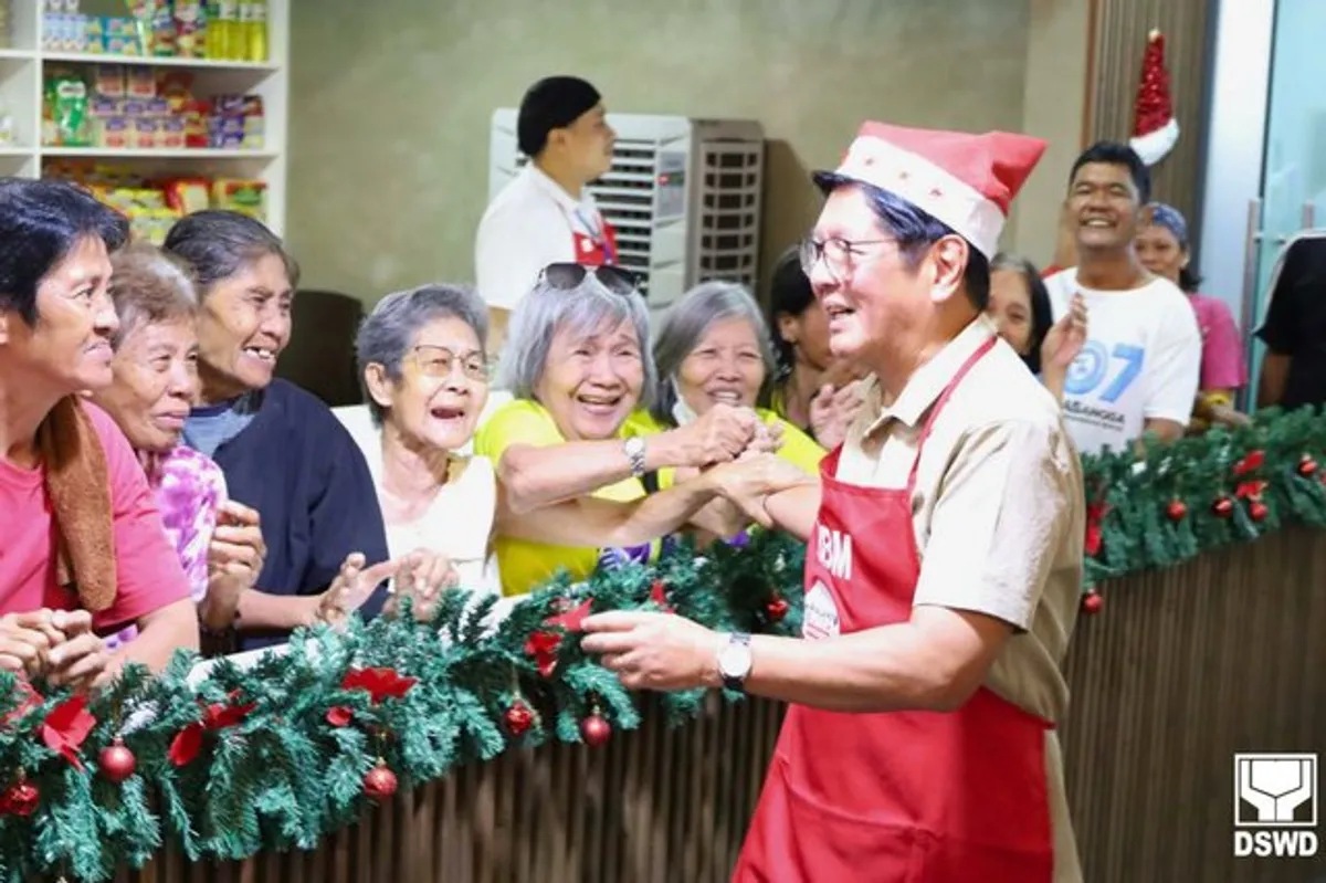 Marcos distributes food, wrapped gifts to DSWD’s soup kitchen ...