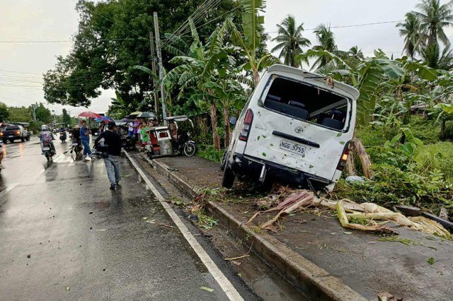 Family killed after van slams into motorcycle in Pola, Oriental Mindoro ...