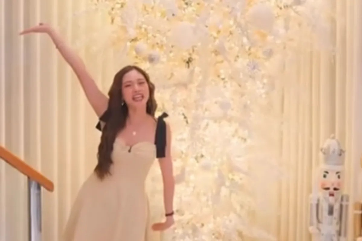 Kim Chiu puts up white Christmas tree for 'peace, calmness and clean ...