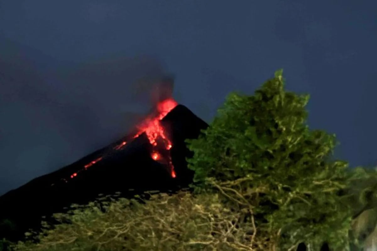 Pagdaloy ng 'uson' sa Mayon Volcano patuloy | ABS-CBN News