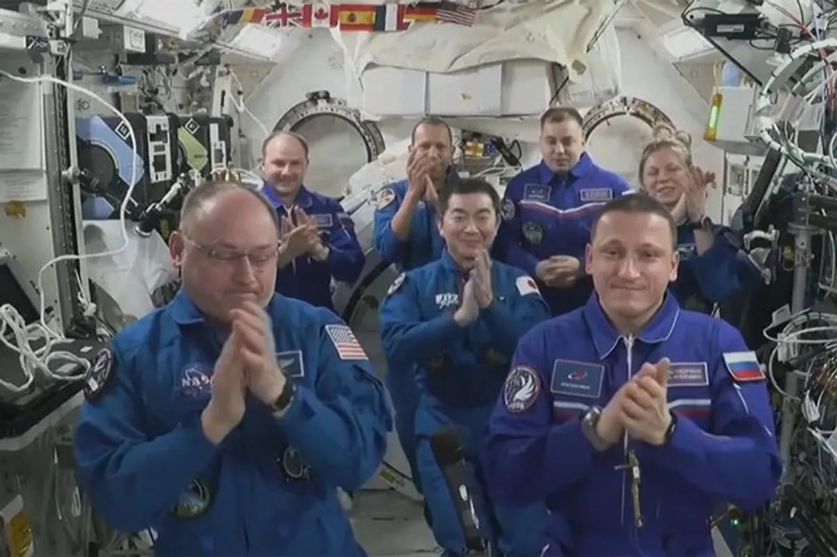 New commander takes charge of ISS before crew departure | ABS-CBN News
