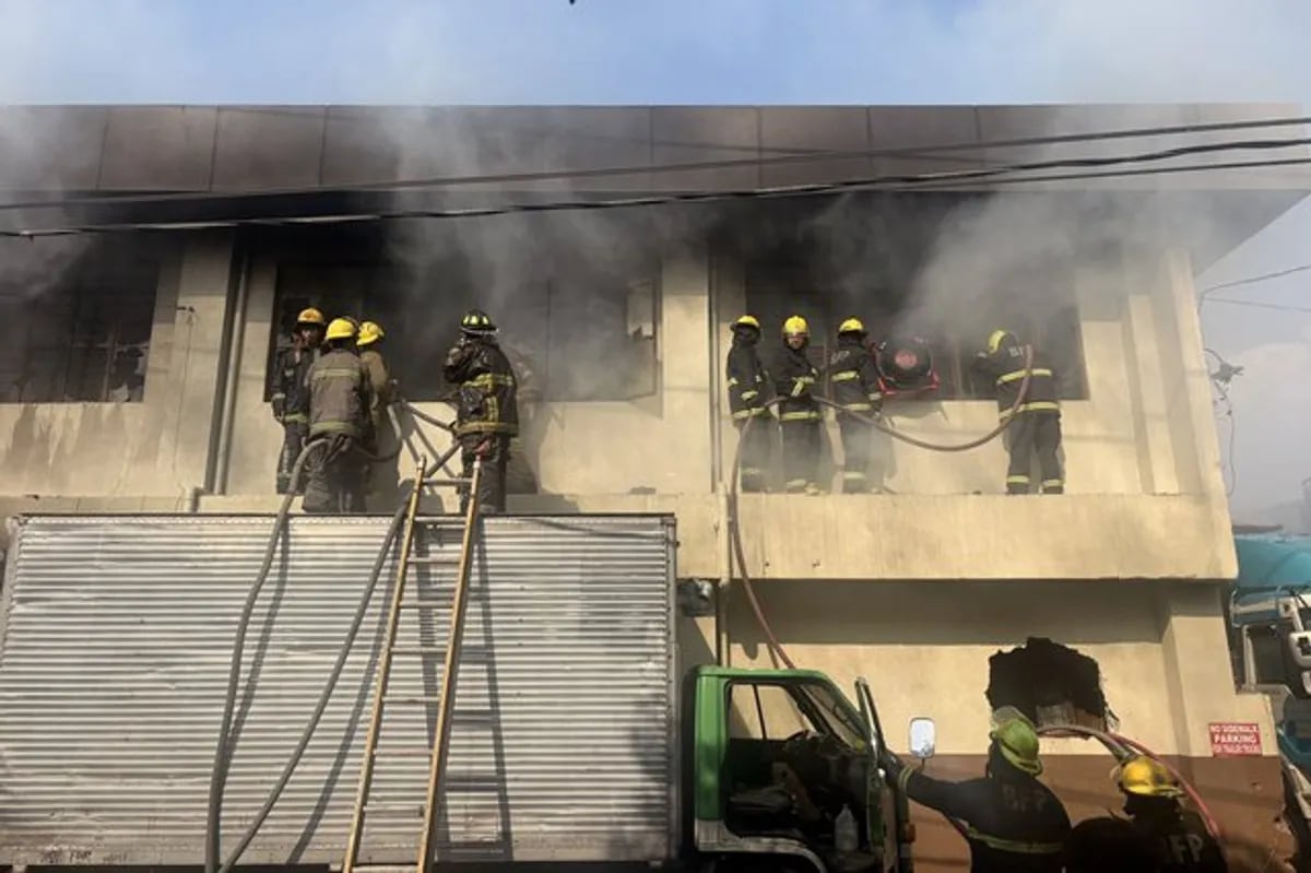 1 missing, 2 hurt in Navotas warehouse fire | ABS-CBN News