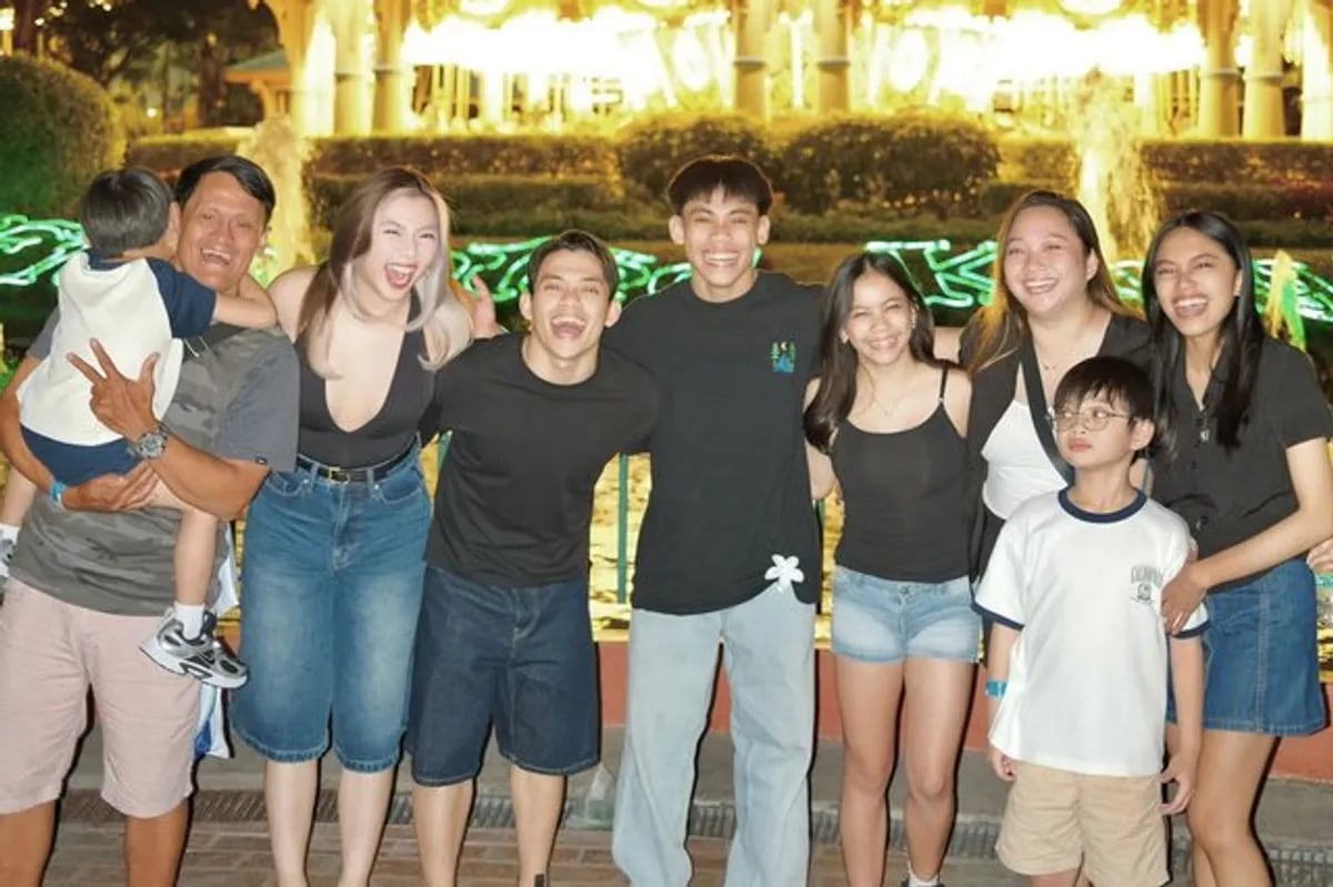 Carlos Yulo reunites with siblings in theme park outing with girlfriend ...