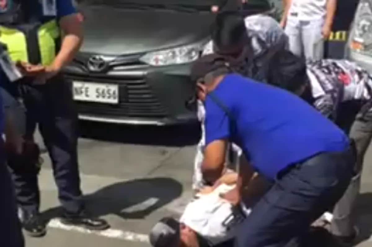 Man caught clinging to vehicles along EDSA-Buendia, turned over to ...