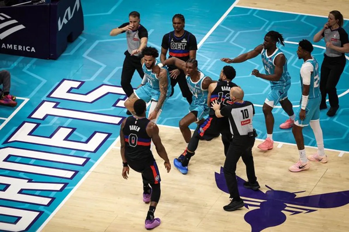 Basket-brawl as five ejected in Pistons-Hornets clash | ABS-CBN Sports